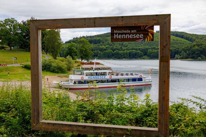 Schifffahrt auf dem Hennesee - Hennetalsperre (Hennesee) - Meschede im ...