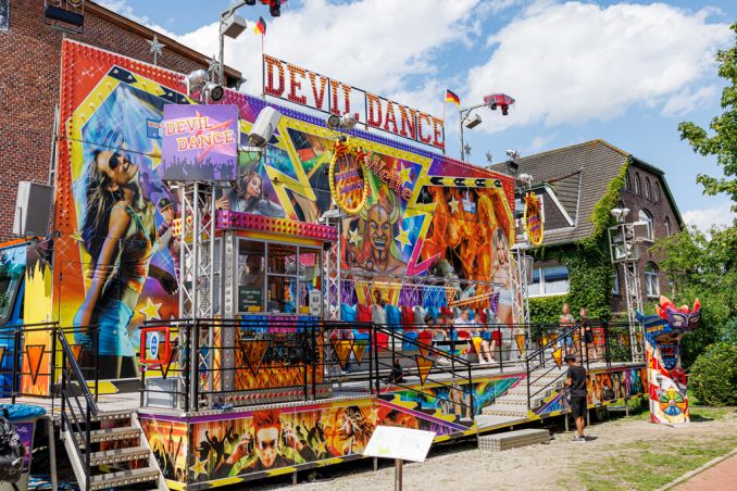 Devil Dance (Welte) - Bilder 2023 - Devil Dance (Welte) - Fahrgeschäft - Kirmes - Bildergalerie